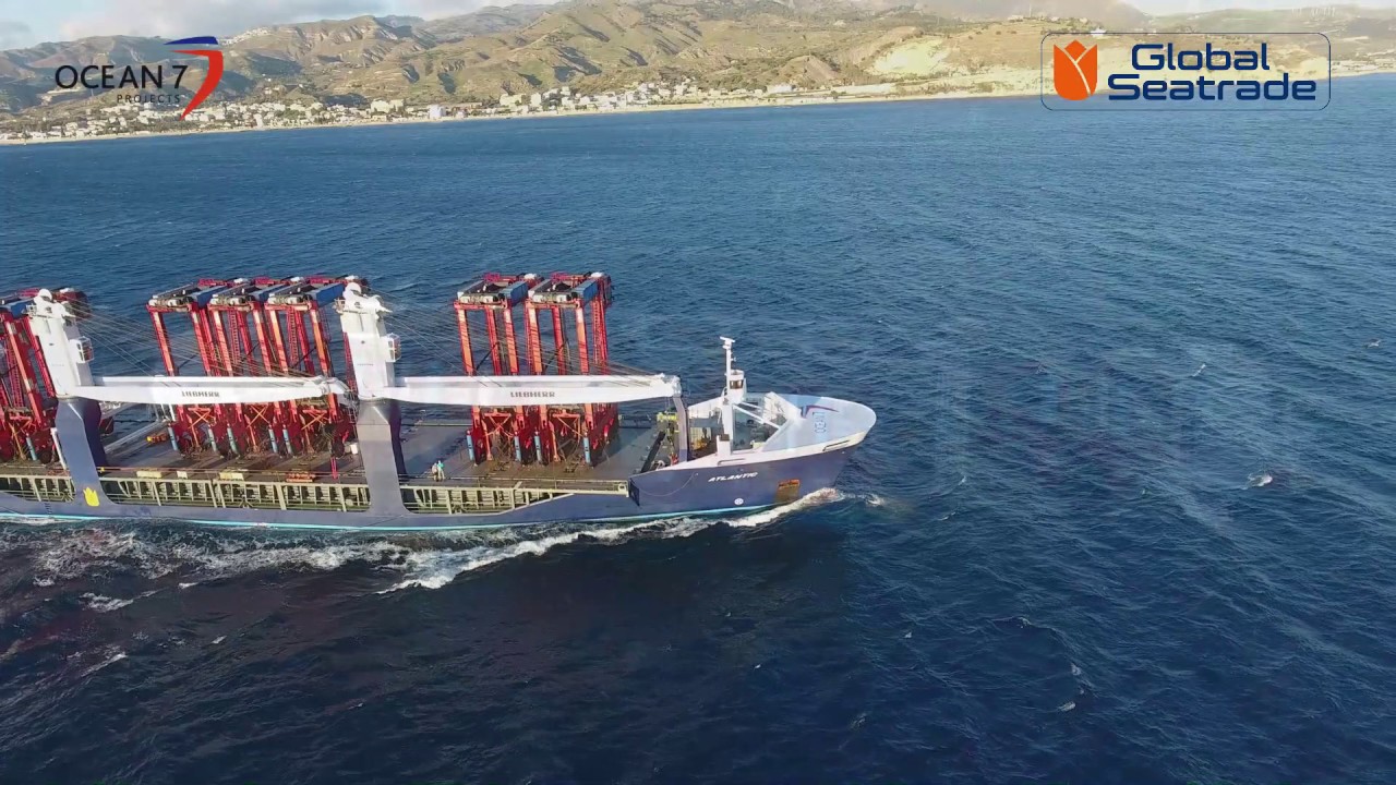 MV. Atlantic straddle carriers - YouTube