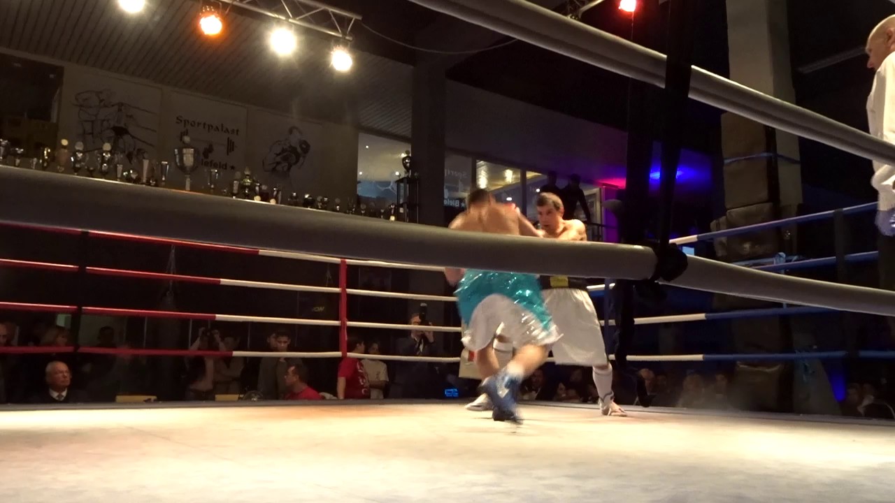 MAH01406 Angelo Frank vs Jan Balog R1 - YouTube