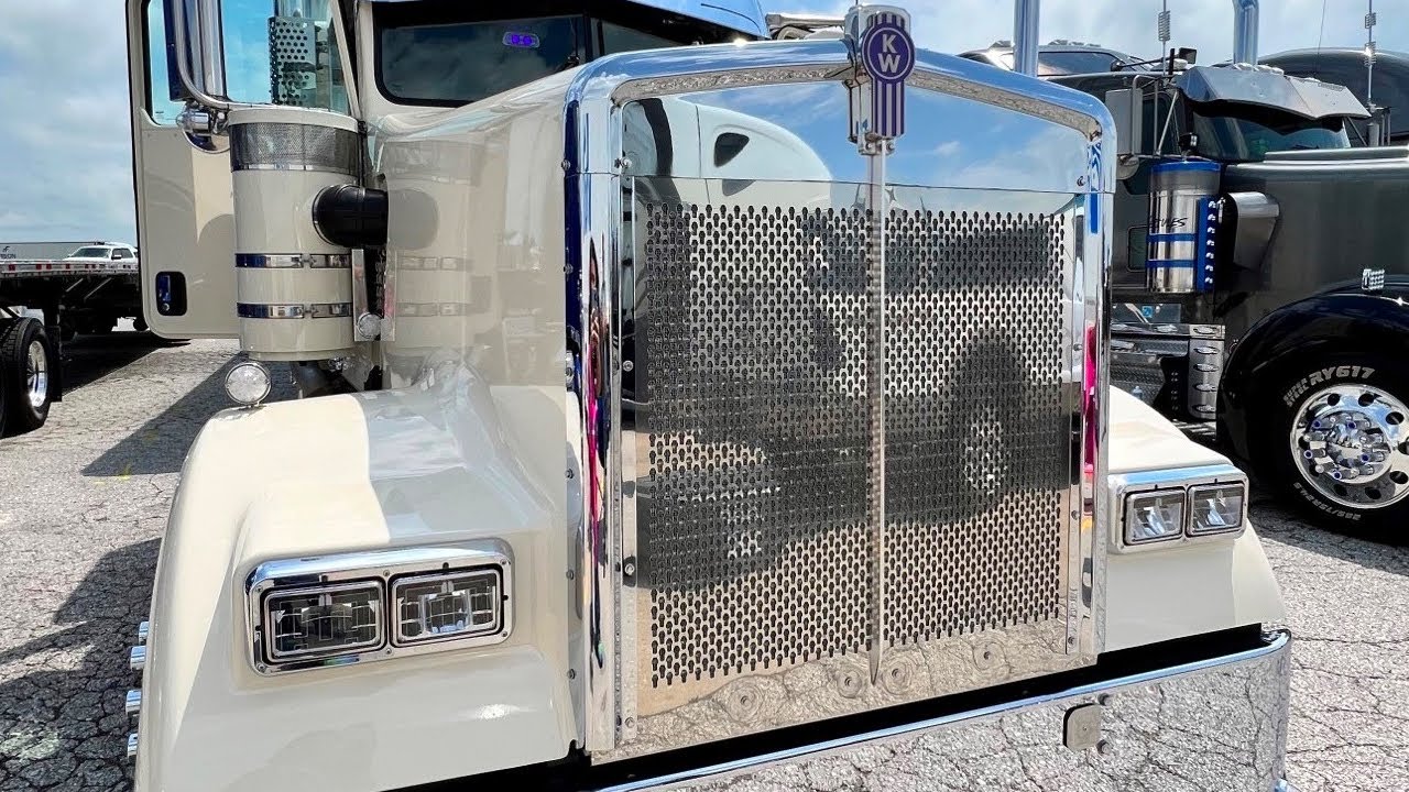 RoadWorks Semi Truck Grilles Fast Facts - YouTube