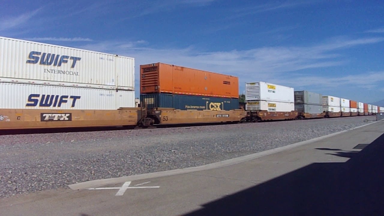 BNSF 4456 EB Double Stack Container Train Meets BNSF 5921 WB Z-Train - Corona ,CA 11/24/2017 ...