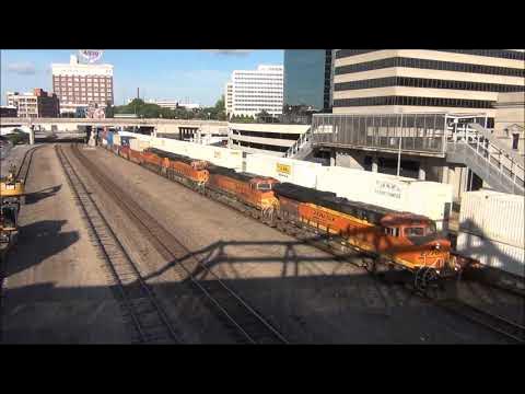 BNSF Z-EAPCHI with BNSF Warbonnet Meets BNSF WB 4x4x0 Stacktrain. Kansas City, MO 6/1/24 - YouTube