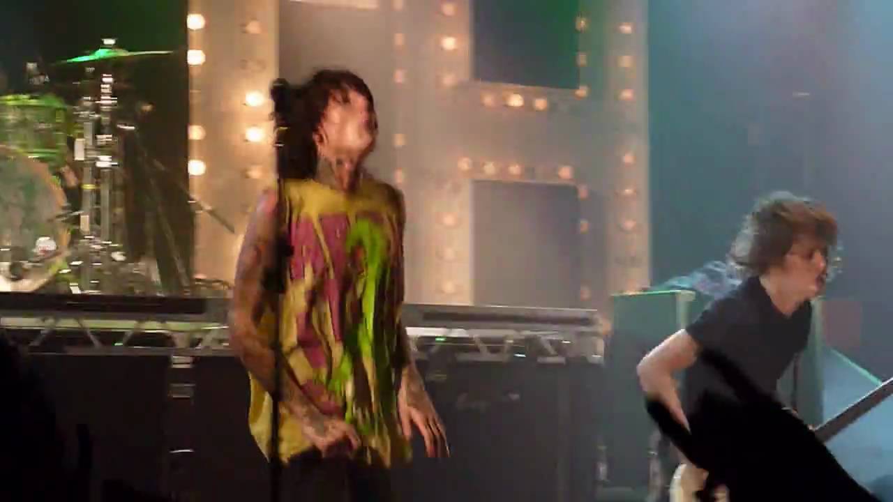"SLEEP WITH ONE EYE OPEN" -BRING ME THE HORIZON- *LIVE HD* NORWICH UEA ...