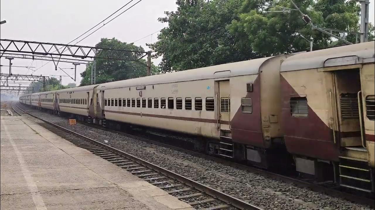 12327 - Upasana Express - Howrah - Dehradun - YouTube
