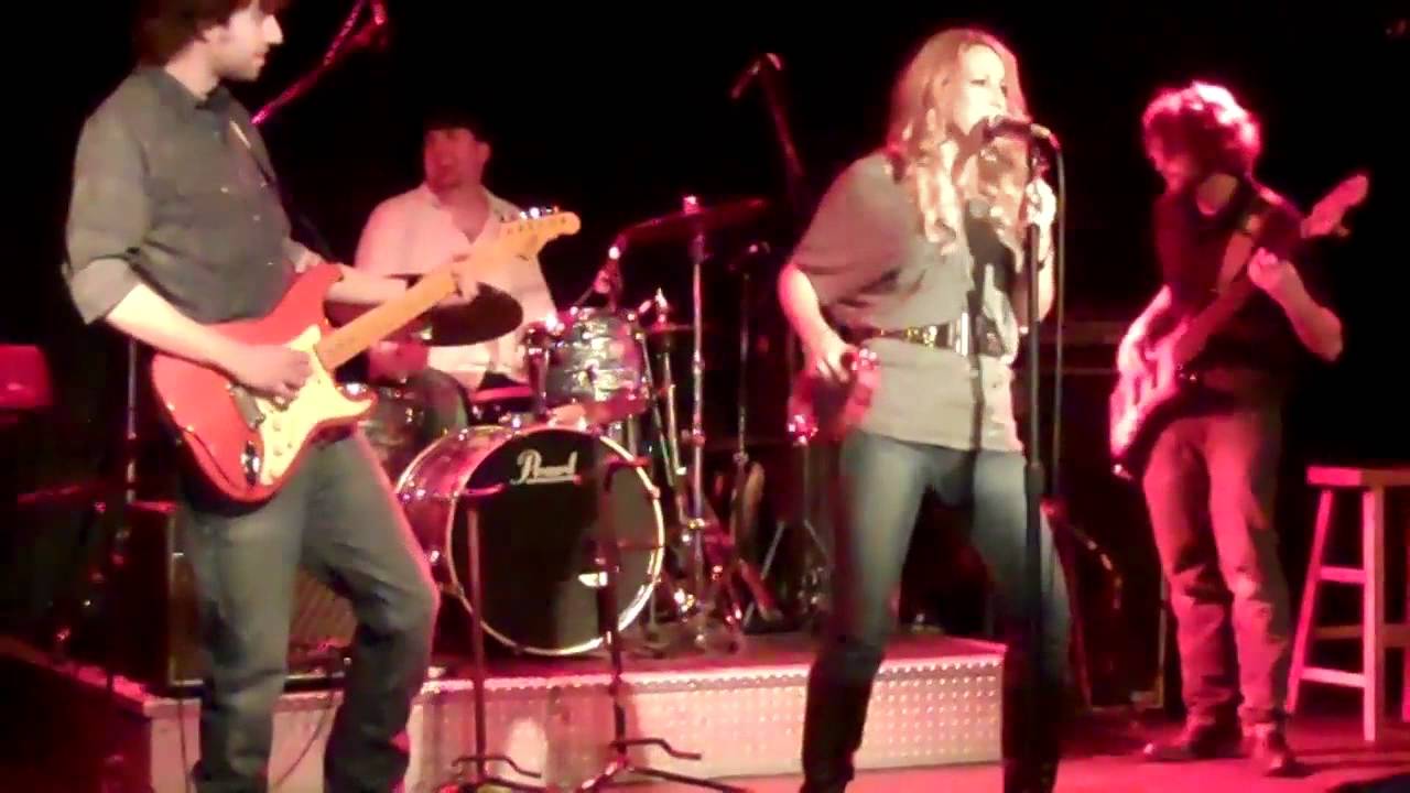 April Taylor- Performing The Rutledge in Nashville, TN - YouTube