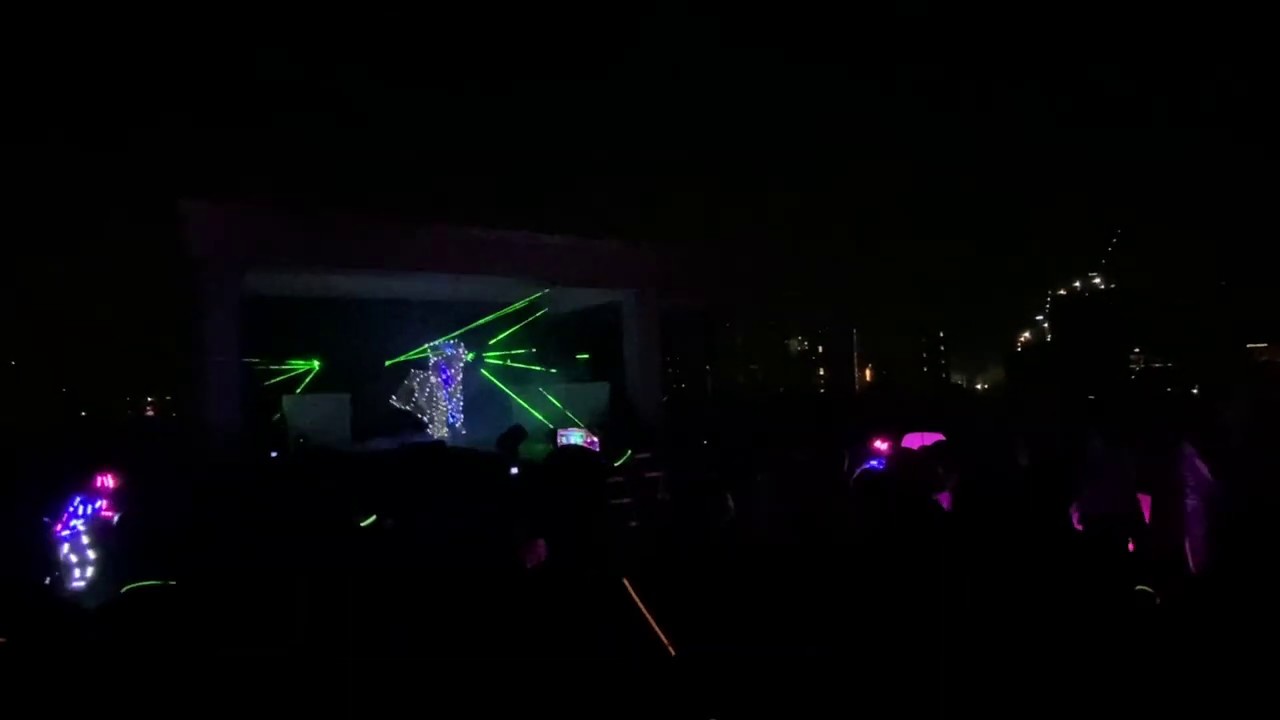 Manila Tron Dancer at Sutherland BGC - YouTube