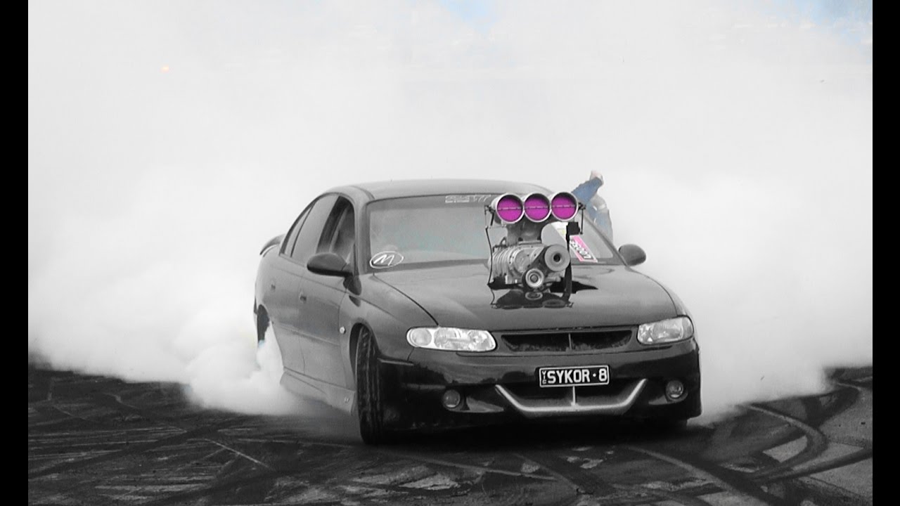 H8 TYRES 4 LIFE TEAM BURNOUTS AT TREAD CEMETERY 3 - YouTube