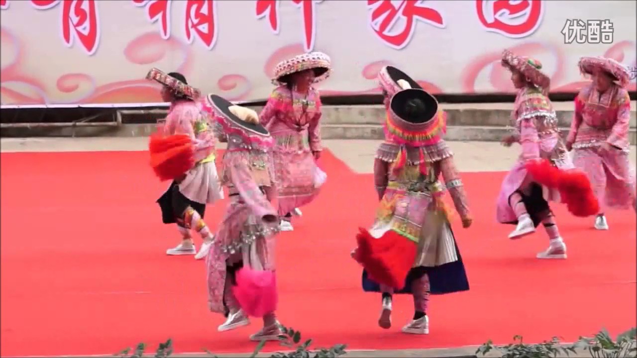 Dhia Qeej - Hmoob Hauv Toj Kunming Yunnan Suav Teb - YouTube