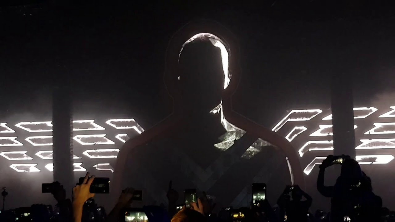 Intro Headhunterz - destiny @ The Return of Headhunterz - YouTube