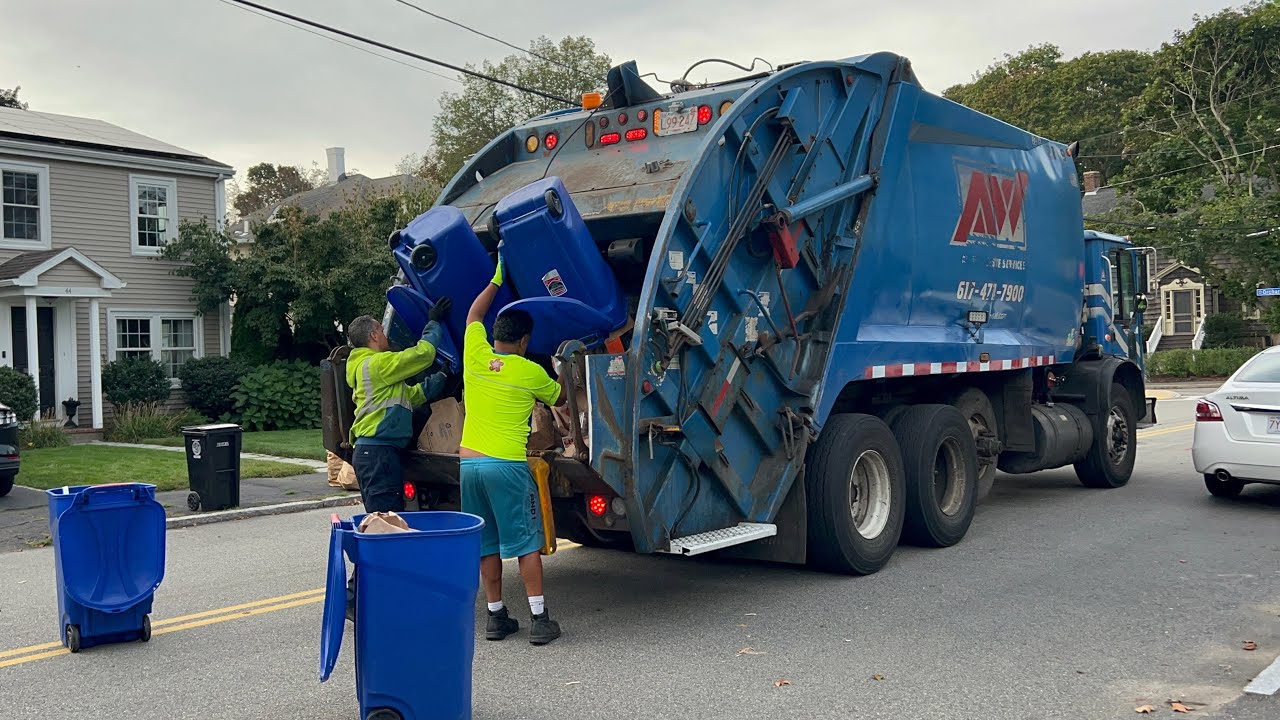 Growling Allied Waste Garbage Truck Packing Manual Recycling - YouTube