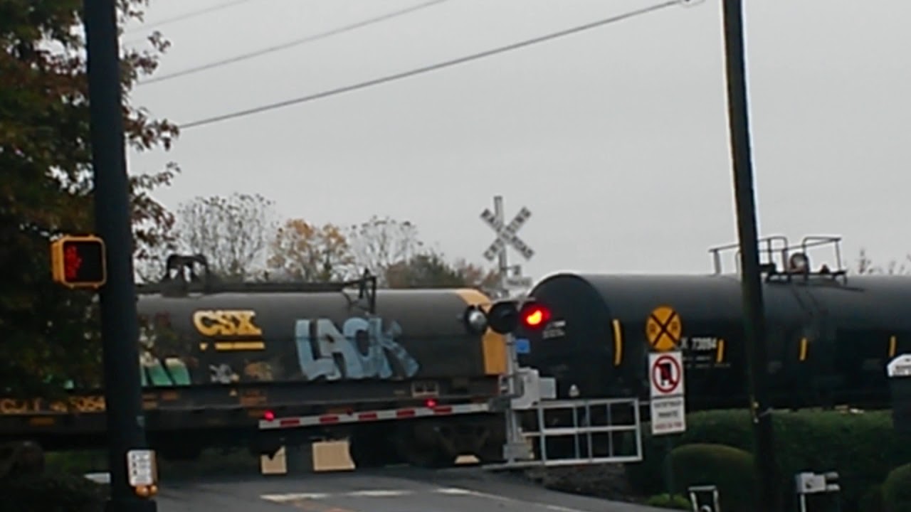 CSX 408 leads CSX 704 leads CSX 4024 in Kennesaw, Georgia - YouTube