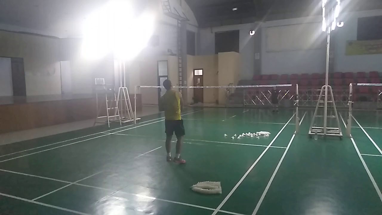 LATIHAN BADMINTON//LOB, SMASH, DRIVE// - YouTube