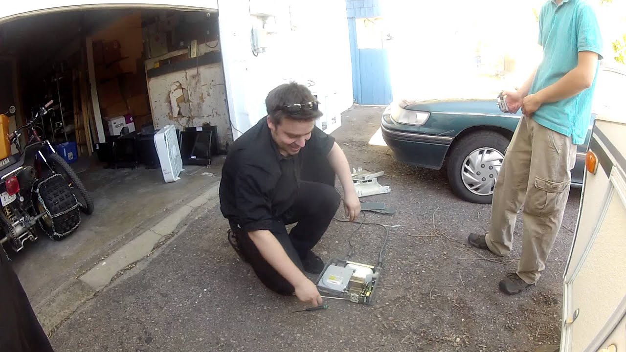 EXCLUSIVE! 1st EVER XBOX 360 Destroyed WHILE UP & RUNNING / WORKING ...