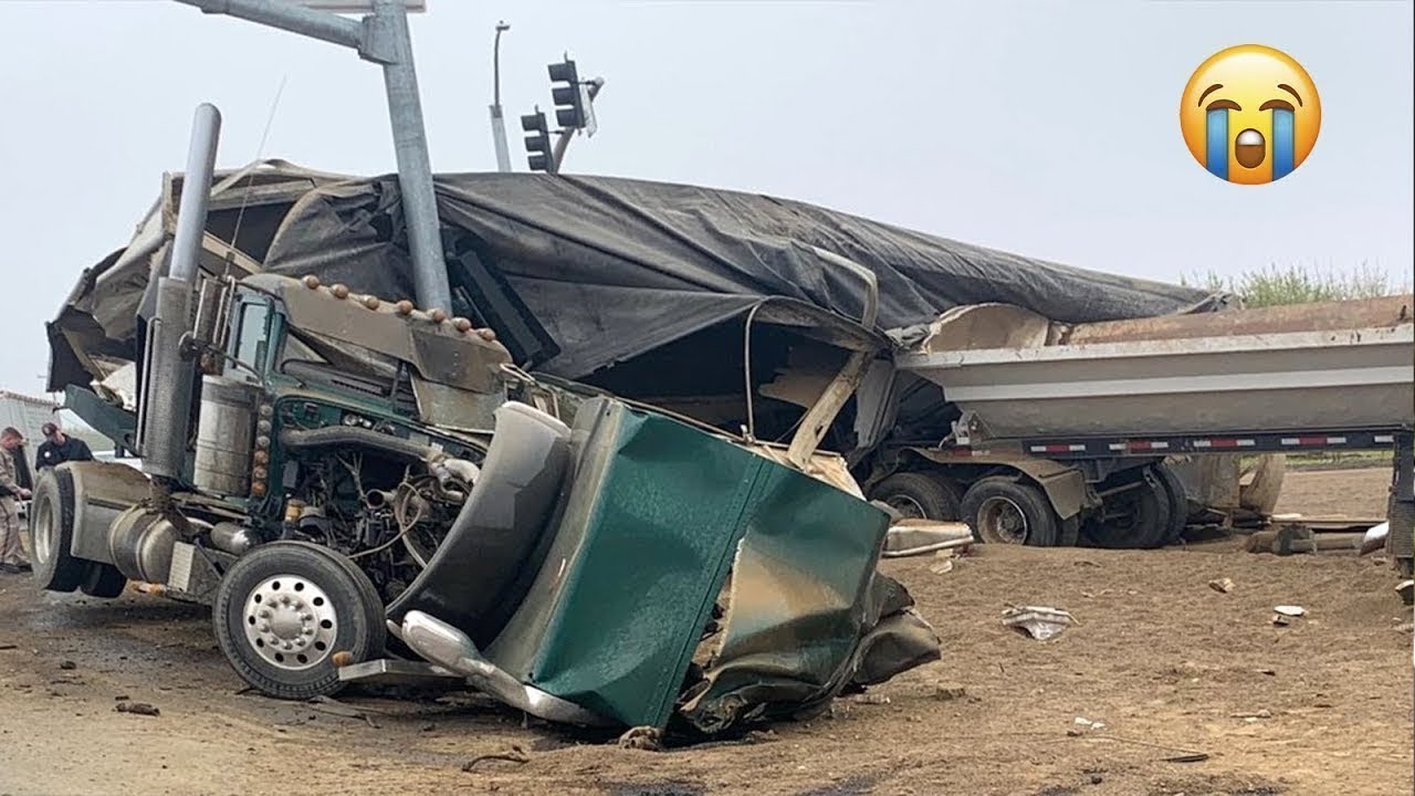 66 Worst Dangerous Excavator, Dozer, Truck & Car Operator Fails | Heavy ...