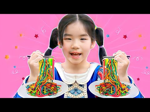 Little Loli And Her Father Use Yhe Magic Noodle Machine To Make Colorful Noodles!