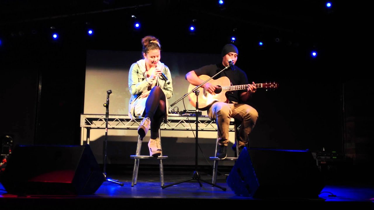 Mali - Koa Hood & Taga Paa sing 'Man In The Mirror' live @ The Fid The ...