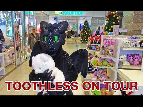 Toothless - fursuiting at a mall - YouTube