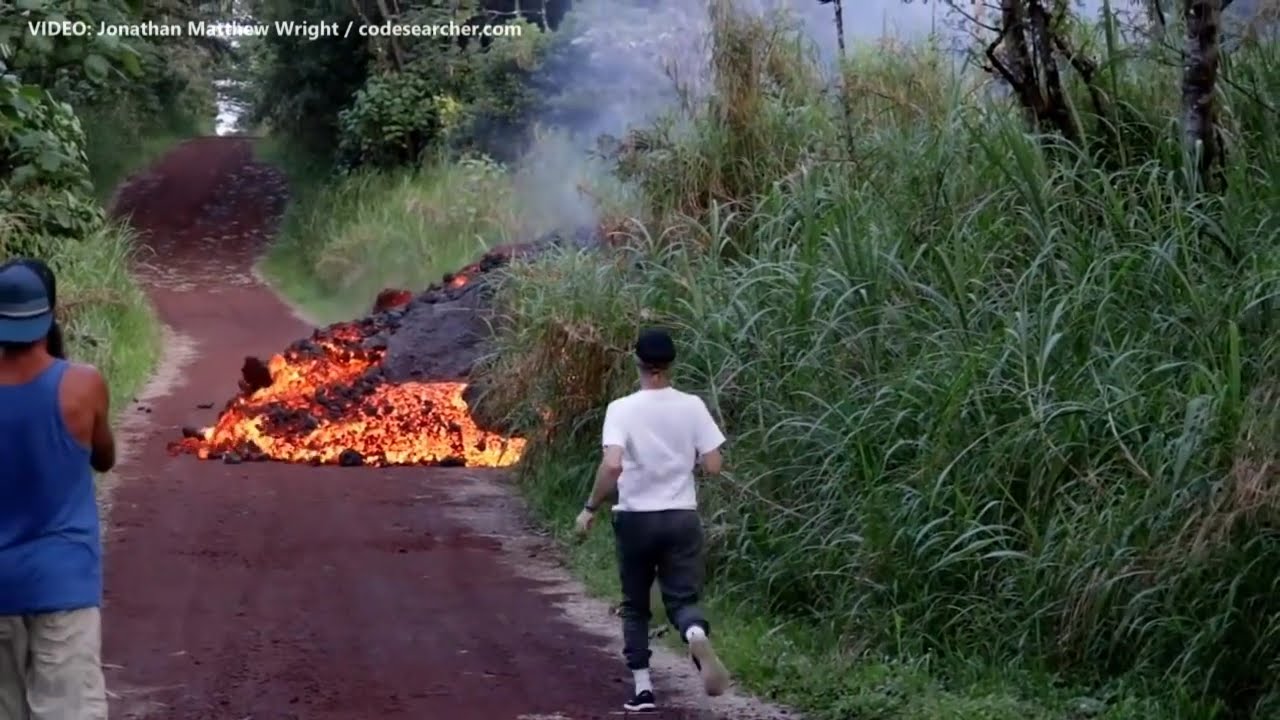 Hawaii volcano: Fast moving lava (June 1 2018) - YouTube