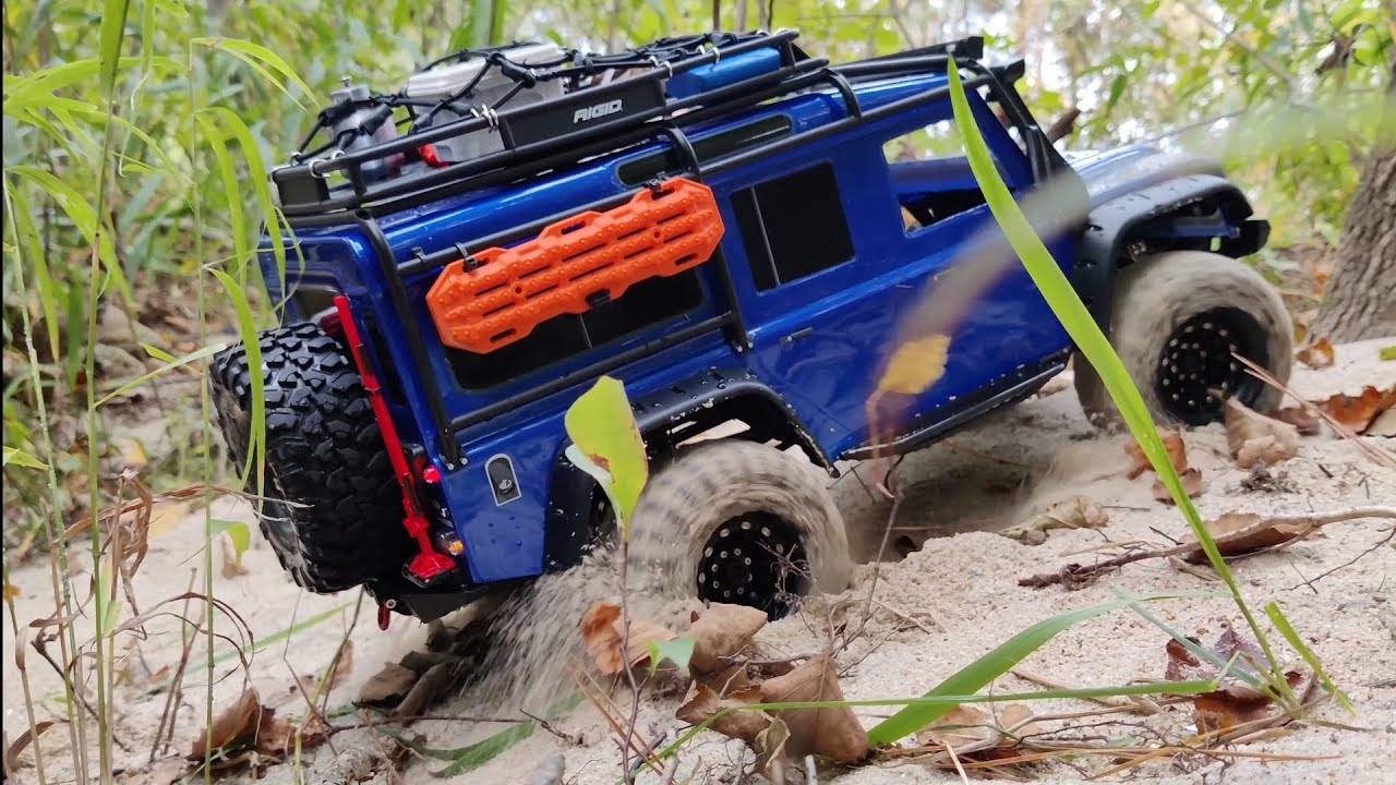 Traxxas Trx4 defender and Trx4 sport 1/10 scale RC car off-roading ...