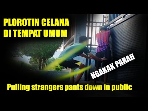 Prank Pelorotin Celana Di Tempat Umum | Bikin Ngakak | Pulling strangers pants down in public.