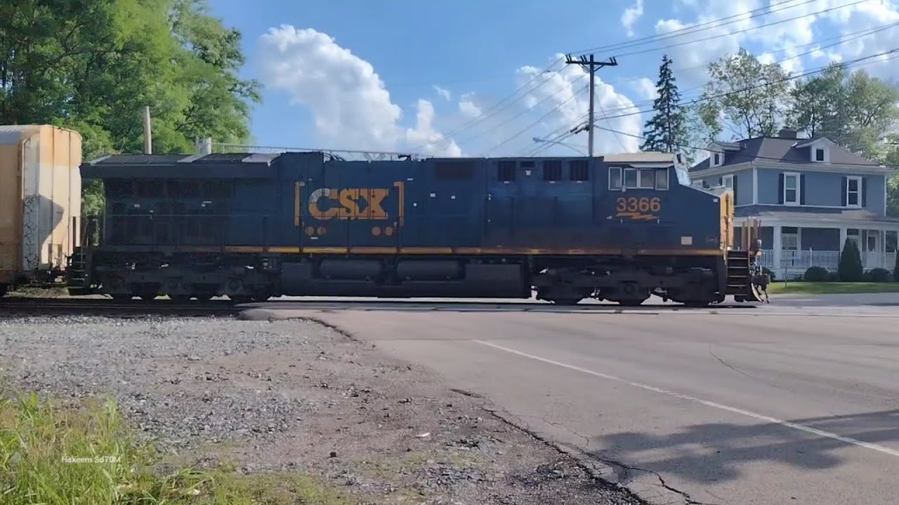 CSX 3366 leads CSX Autorack Train North at Fairfield, OH - YouTube