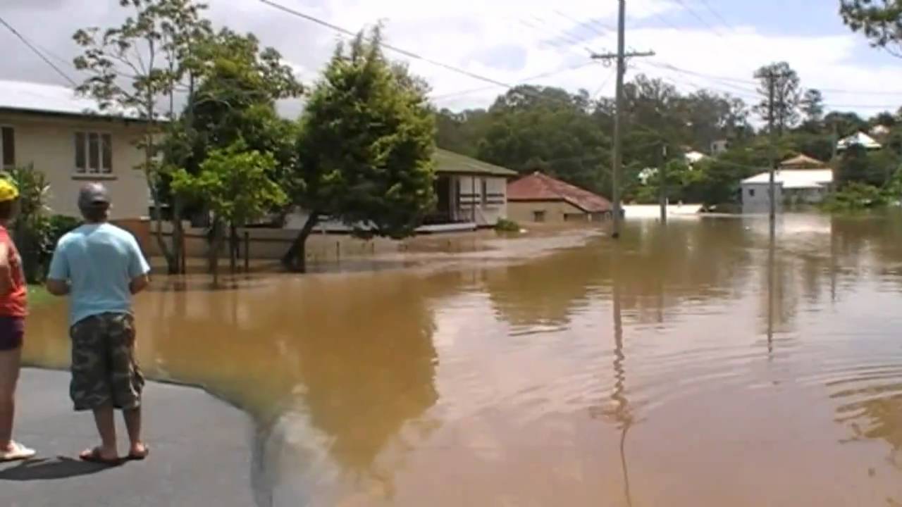 Ipswich Floods Goodna , Alice Street - YouTube
