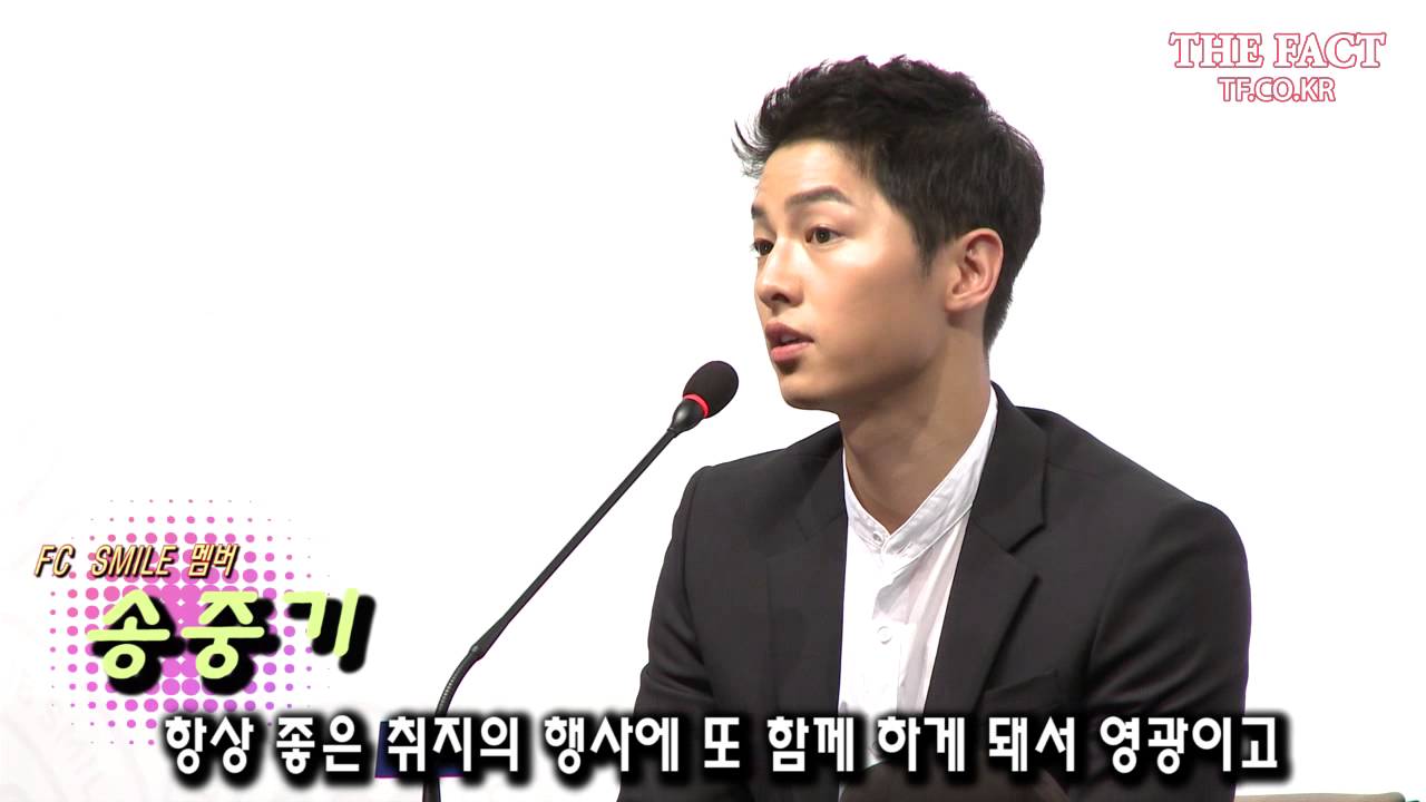 [TF영상] 'FC SMILE 창단식' 송중기, "박지성과 인연이 여기까지!" - YouTube