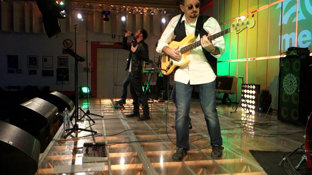 BLACK & WHITE AMERICA (Larry Kravitz) - FunkyStation Live Merula 2015 ...