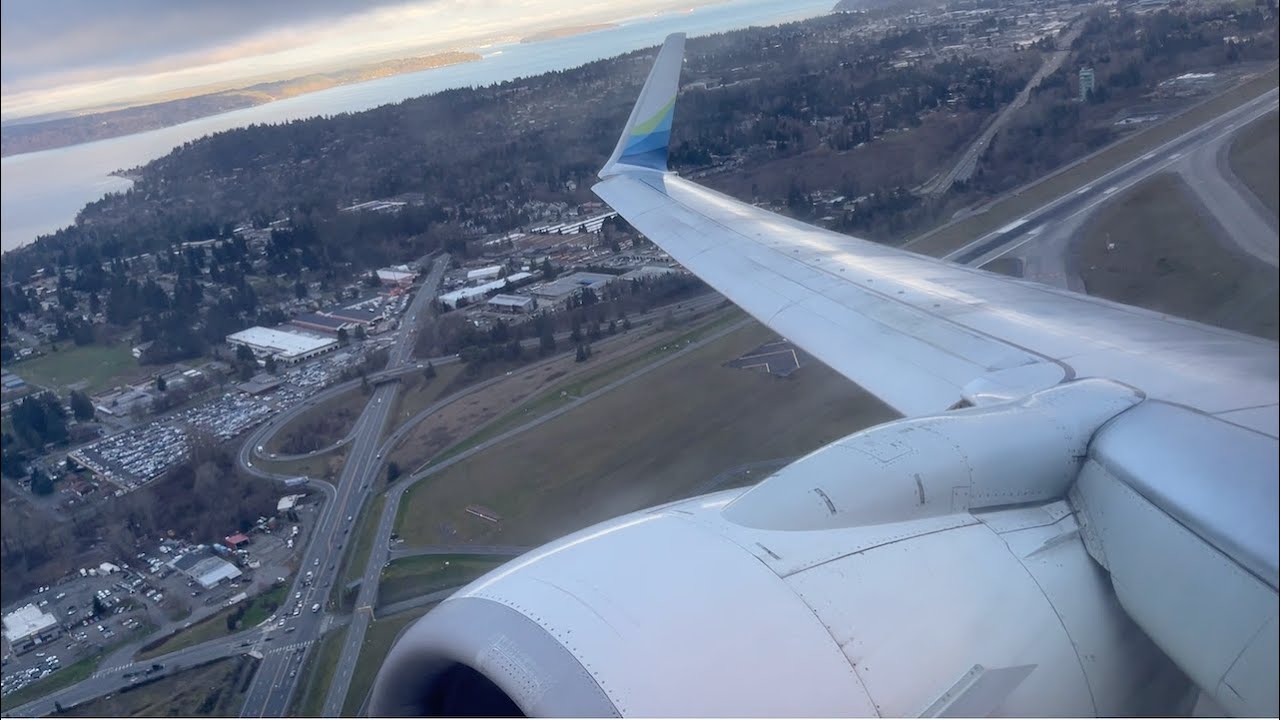 Alaska Airlines Boeing 737-700 (Winglets) Takeoff from Seattle-Tacoma ...