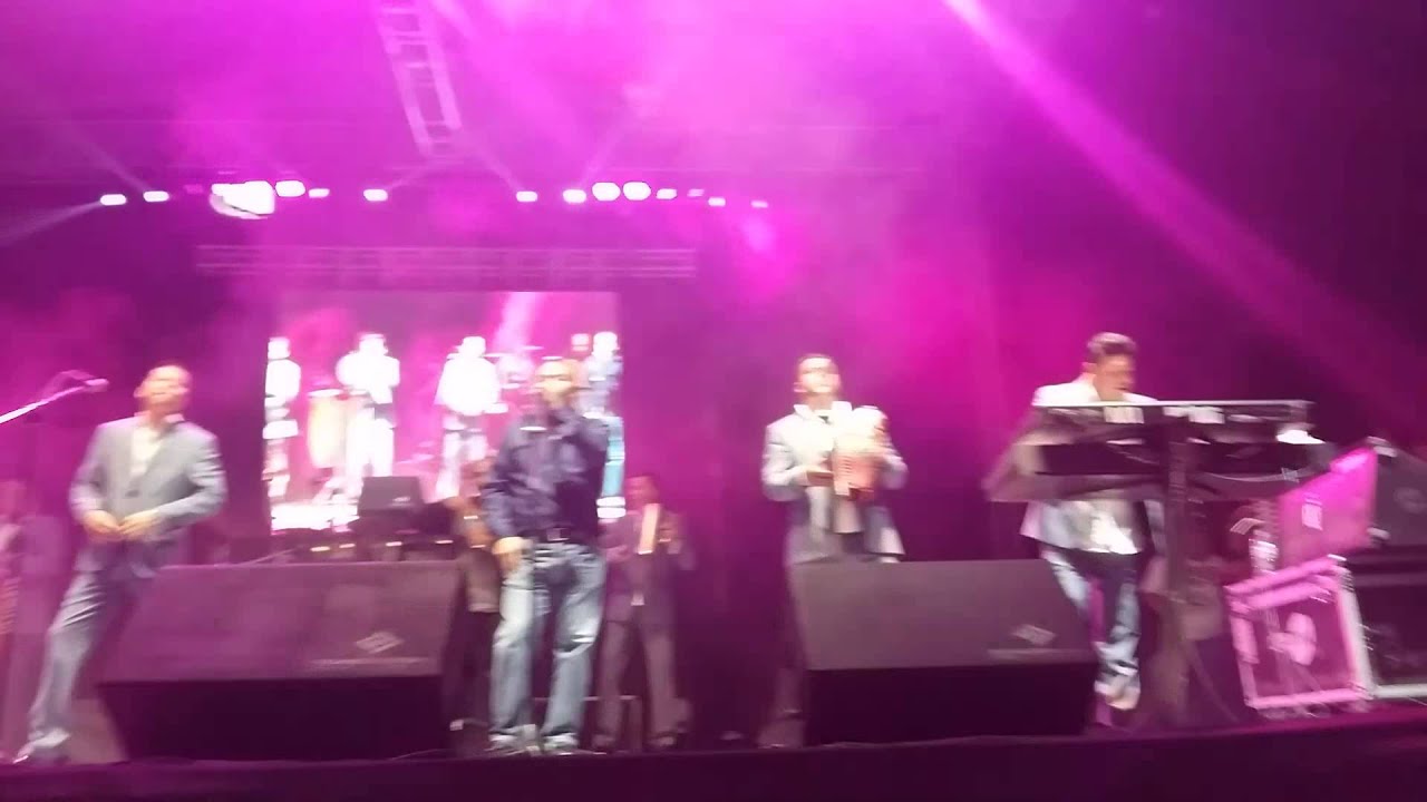 Tropicalísimo Apache popurri romantico,Plaza Mayor - YouTube