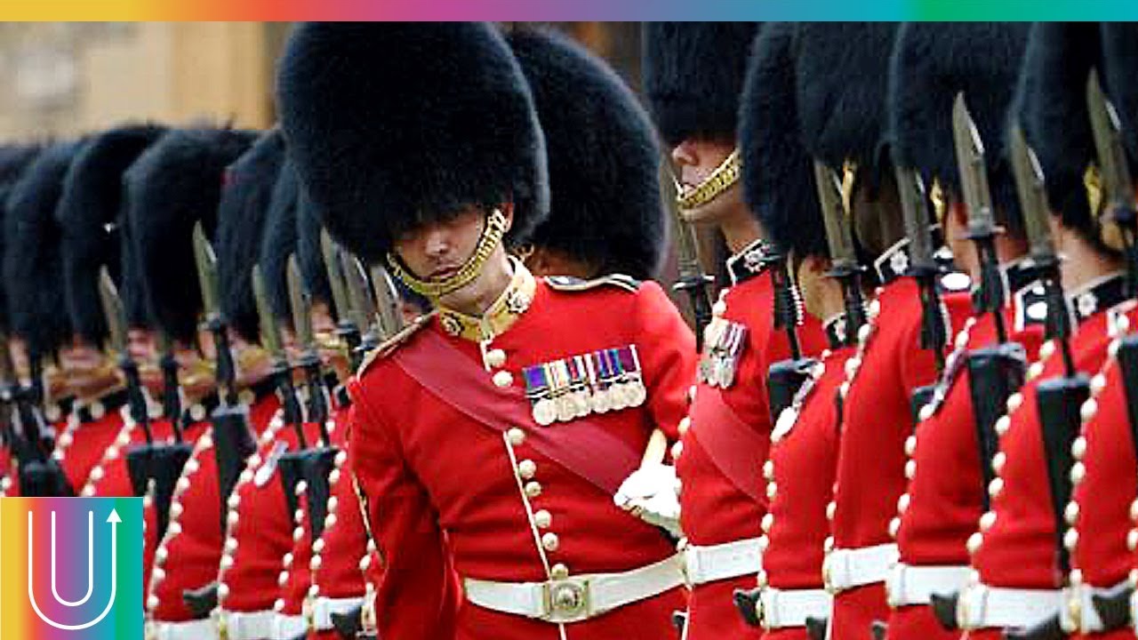 La pesada carga de ser un soldado real - YouTube