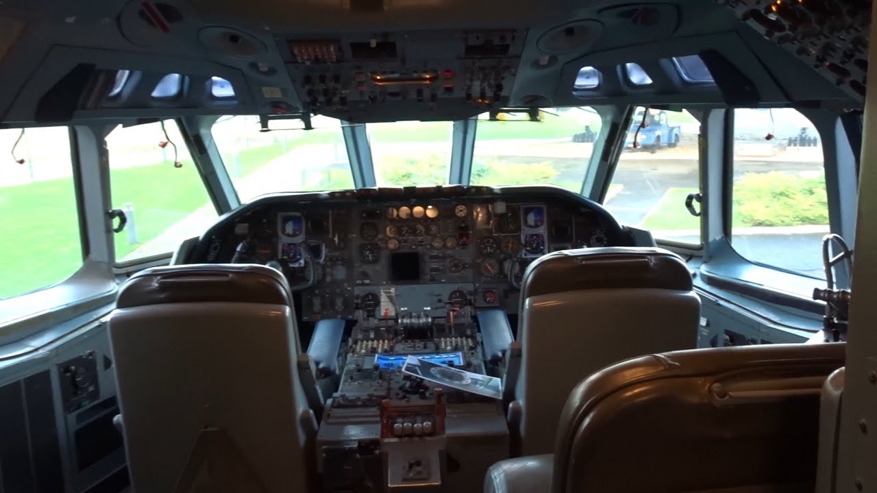 INSIDE A VC10S COCKPIT | AVRO HERITAGE MUSEUM | DECEMBER 2019 - YouTube