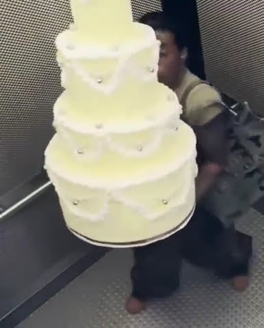 Lil uzi Vert carrying a huge cake 🎂 - YouTube