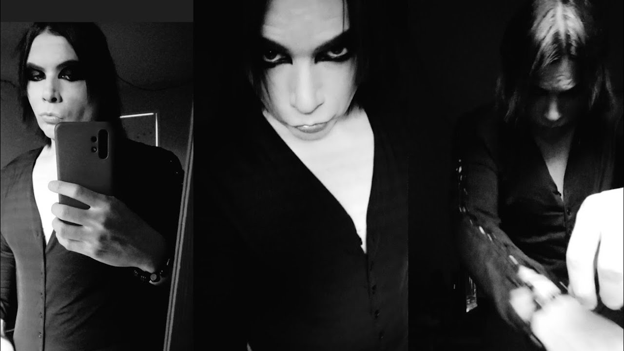 Metalhead goth vampire guy flexing wierd in the dark - YouTube