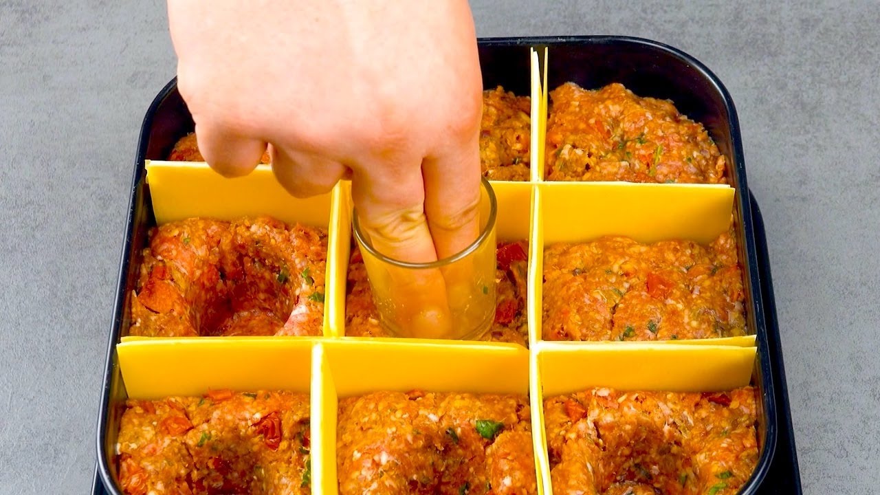 Stick Lasagna Sheets Into Ground Beef | Triple Cheese For For 3x The ...