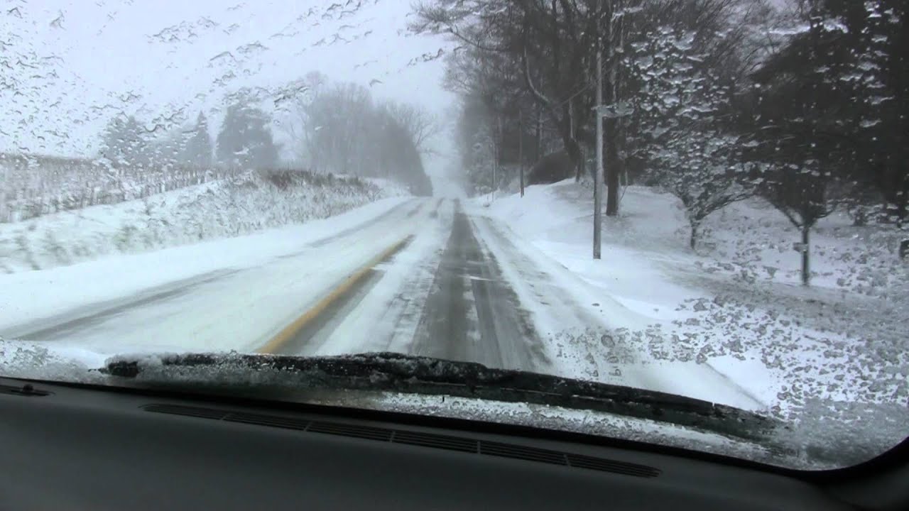 Chevy suburban diving on ice/snow - YouTube