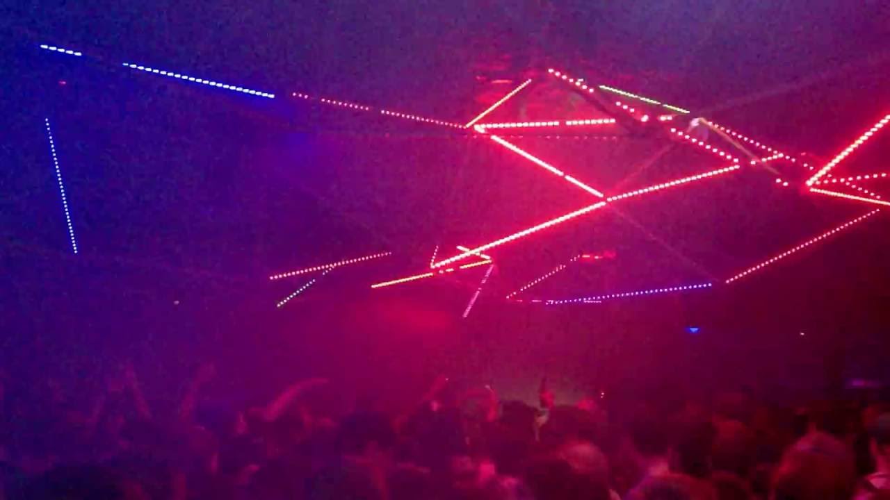 Action Bronson - Bird on a wire - Live Grelle Forelle Wien - YouTube