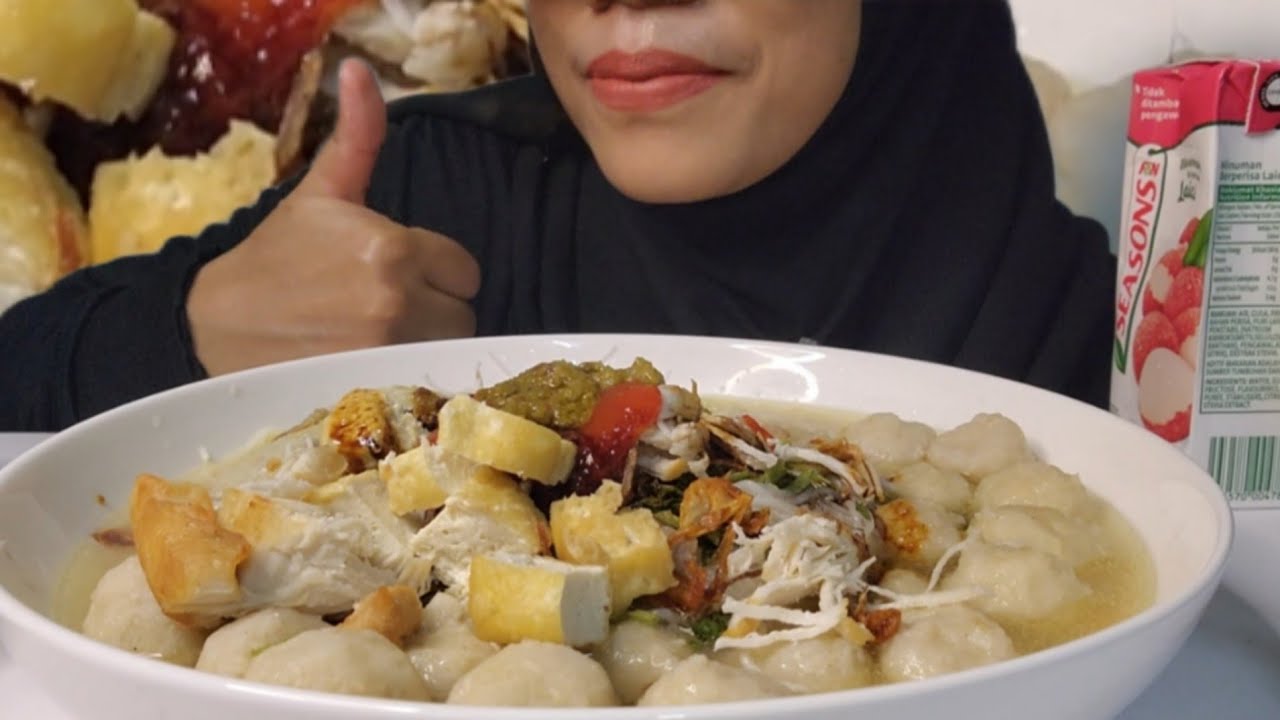 mukbang bakso ayam pakai mie suhun - YouTube