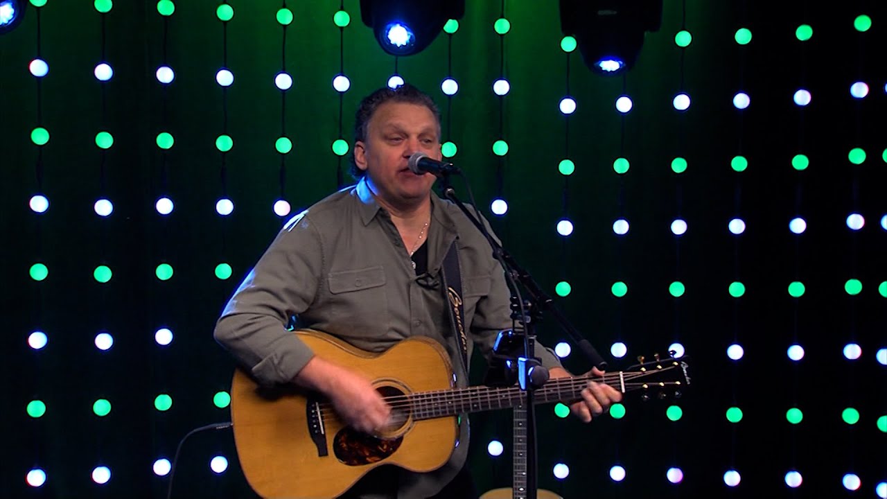 Steve Boucher Plays Us Some Tunes On The Mid-South Audio Stage - YouTube
