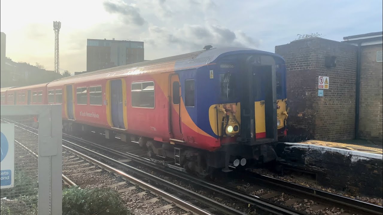 SWR Class 455 entering Clapham Junction - YouTube