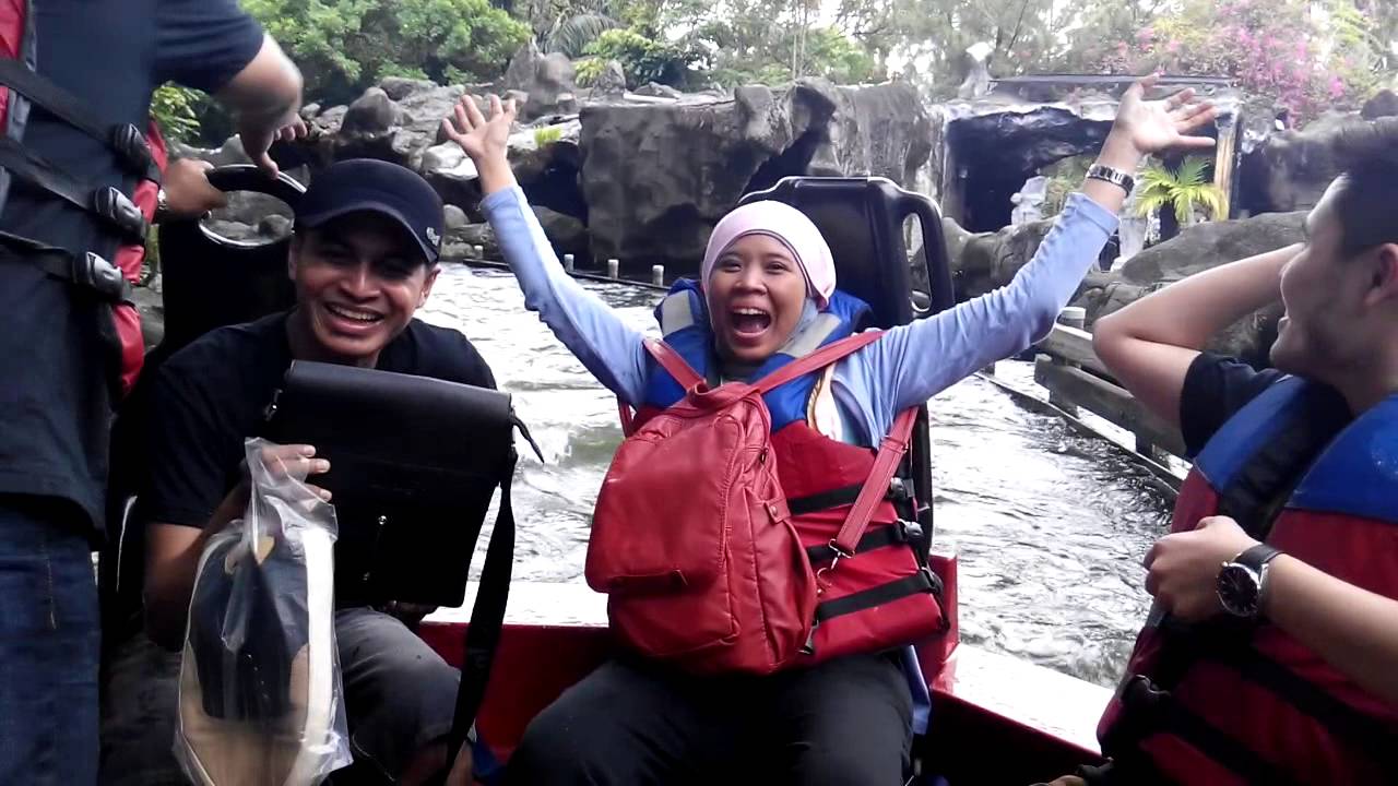 wahana permainan air di dufan ancol, wahana ARUNG JERAM - YouTube