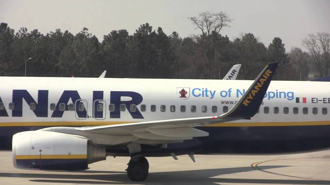 Flughafen Weeze, Germany - 25th March, 2013 - YouTube