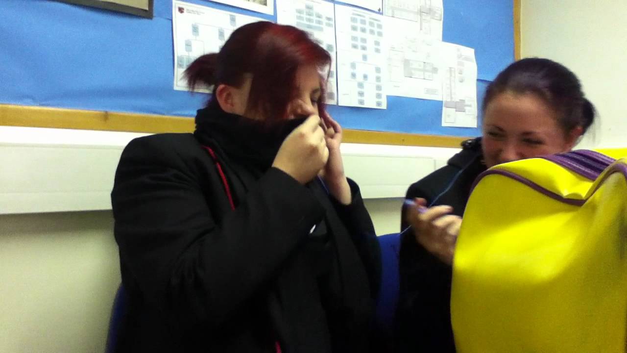 Best laugh EVER (snort, snort, HYEEEAHUHU, snort, AHEEHEHEHEEHE) - YouTube