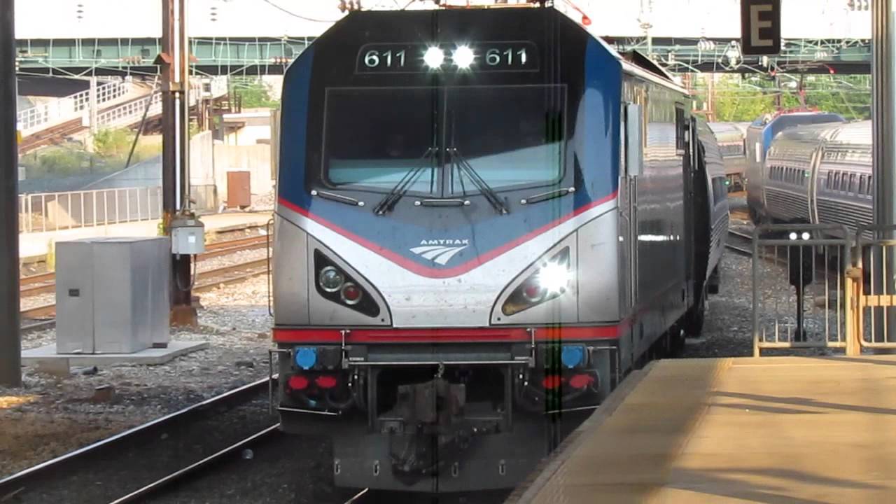 Amtrak ACS-86 #605 and #611 Passing in Baltimore - YouTube