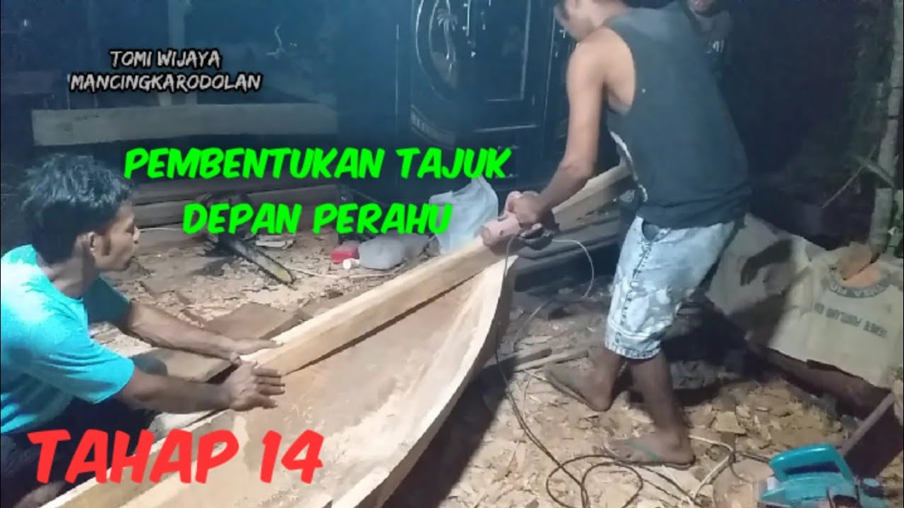 Proses pembuatan perahu tahap 14 (pembentukan tajuk depan perahu) - YouTube