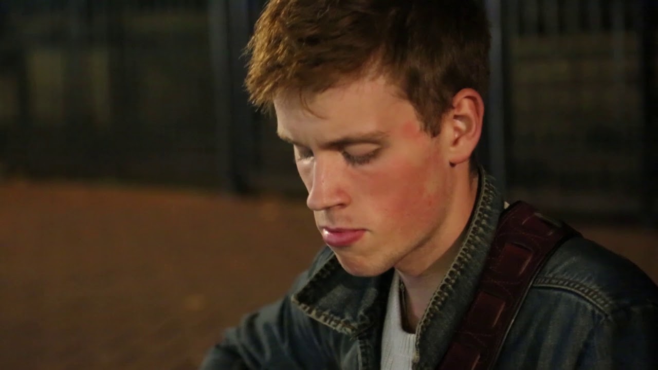 AMAZING STREET PERFORMER SINGS - "Redbone" - Sebastian Schub ( Cover ...