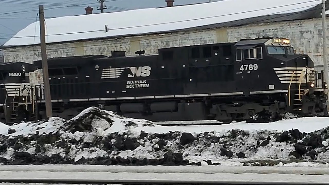 NS 4789 NS 9880 Westbound - YouTube