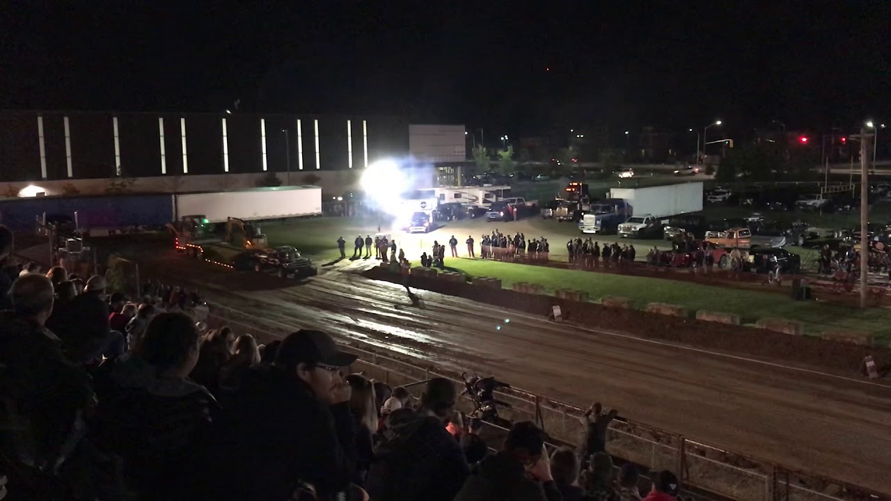 Owen Sound Fall Fair 2019 - Truck Pulls - 440 Mopar Power! - YouTube