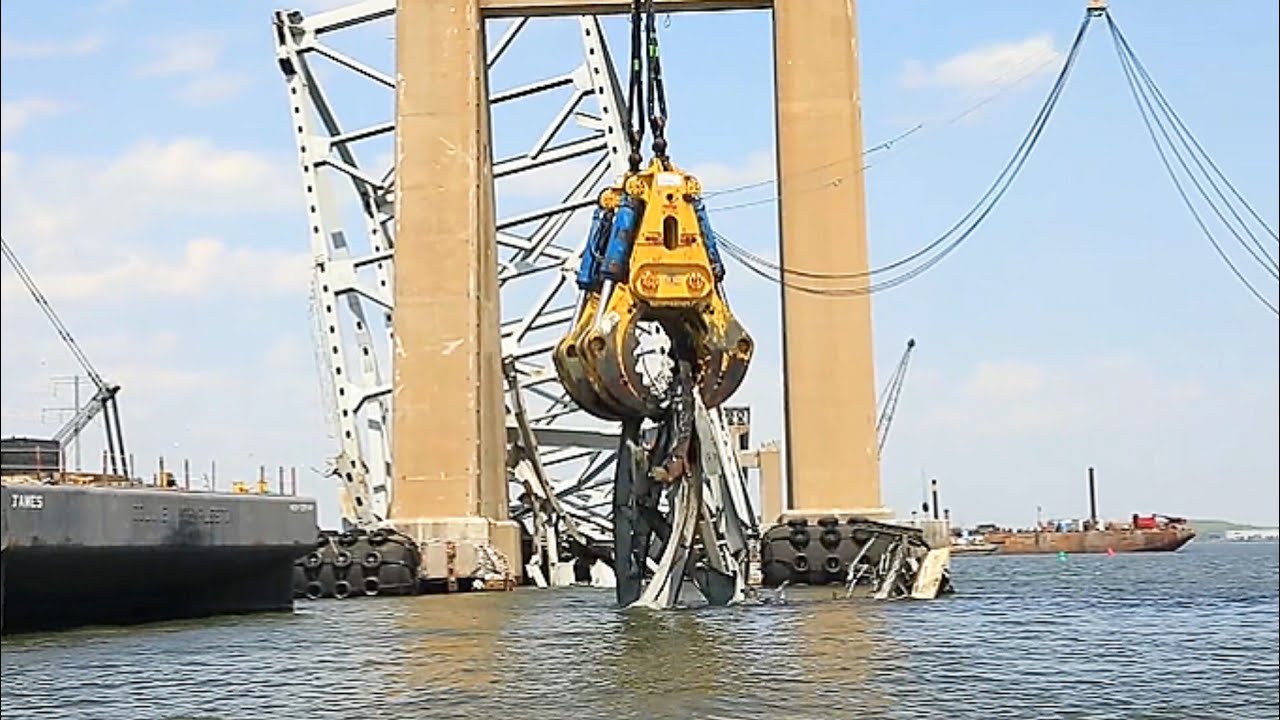 The HSWC500 1000 giant hydraulic claw goes to work clearing the ...