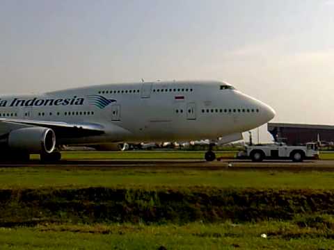 Garuda 747 400.mp4 - YouTube