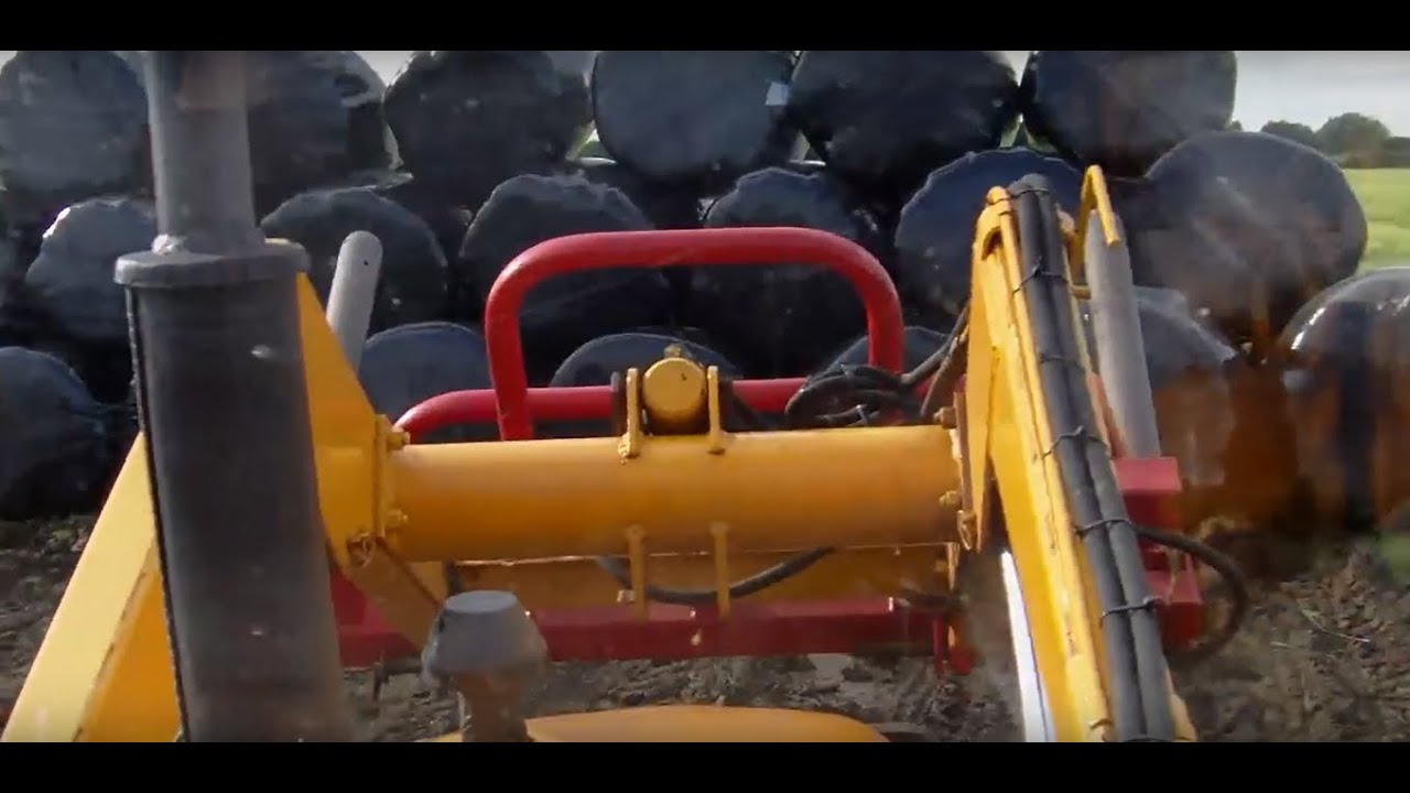 Stacking Silage with DB 995 and parmiter round bale grab - YouTube